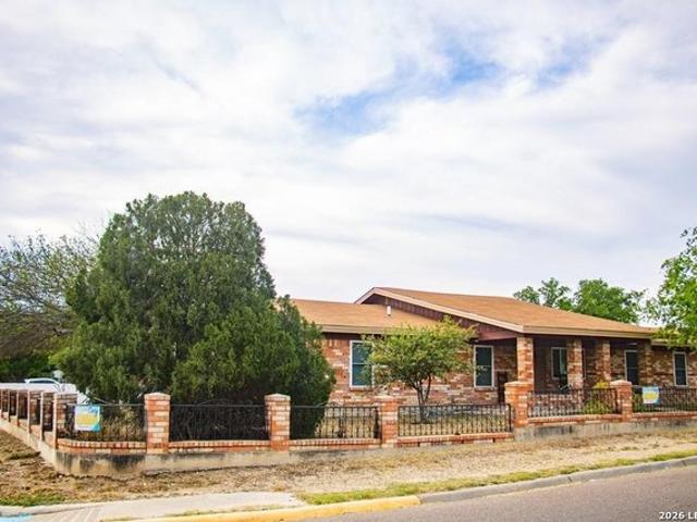 2991 Big Lake Blvd, Eagle Pass, TX 78852
