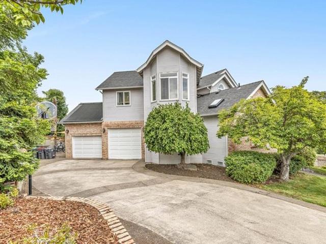 2991 Lexington Dr, Medford, OR 97504