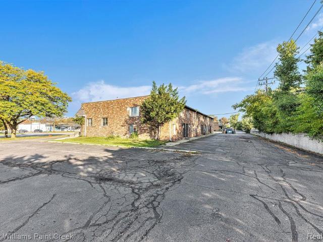 29920 29 orchard lake road