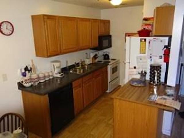$299 / 3br very close to BSU 1200 W. Bethel Ave. map