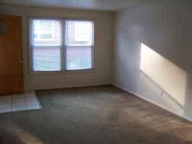 $299 / 2br VILLAGES AT EVERGREENS 2 BEDROOM STRUTHERS APARTMENT GARDEN STYLE STRUTHERS