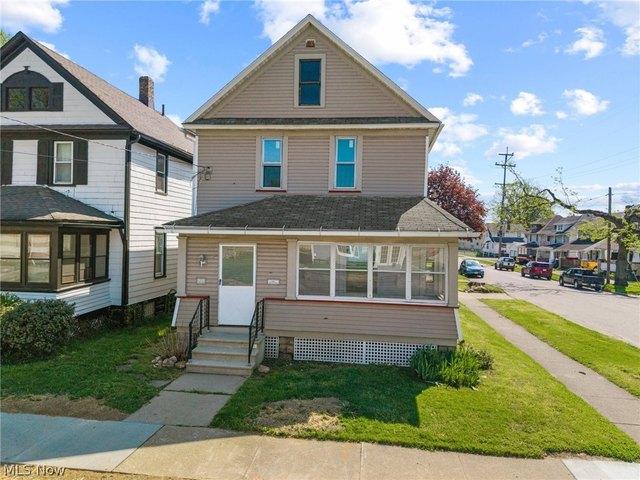 299 5th St NW, Barberton, OH 44203