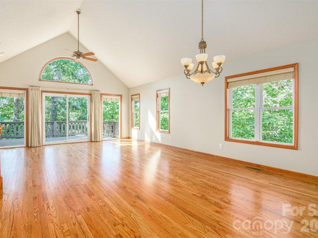 299 Carriage Summitt Way