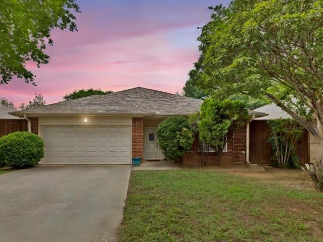 299 Boliver Ave, Lake Dallas, TX 75065