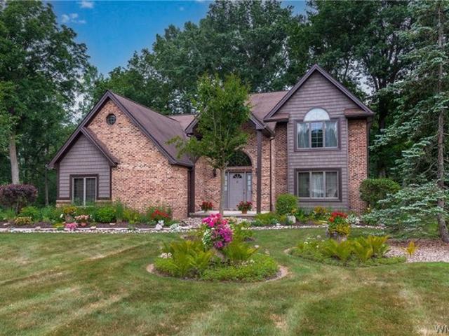 299 Deerwood Ln, Grand Island, NY 14072