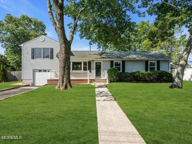 299 Lillian Ln, Toms River, NJ 08755