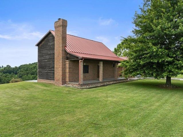 299 Luke Ln, Wheeling, WV 26003