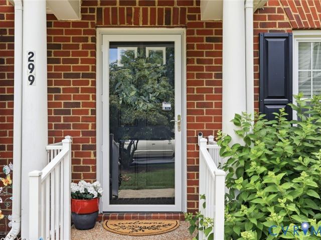 299 Robinson Street 8