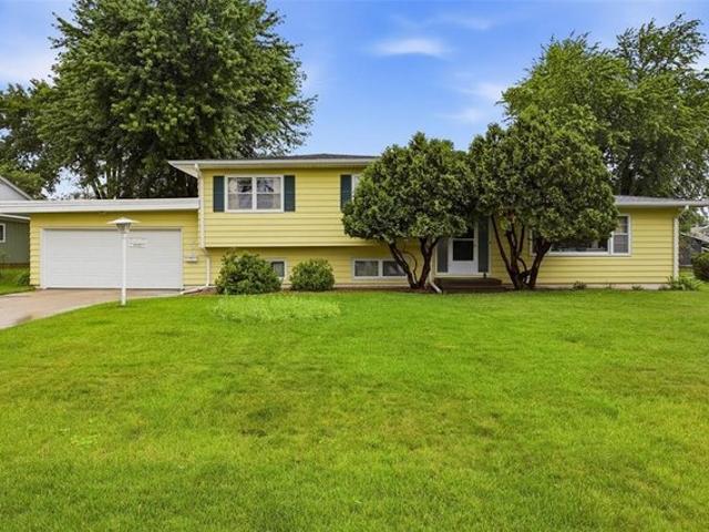 299 Red Fox Rd SE, Cedar Rapids, IA 52403