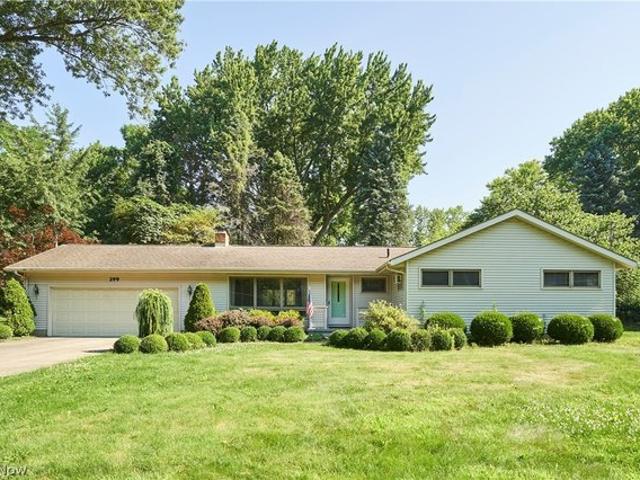 299 W Caston Rd, New Franklin, OH 44319