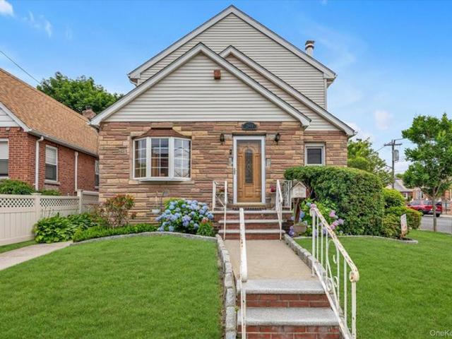 29 43 st, Bayside, NY 11360