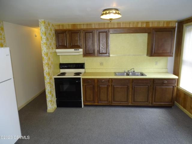 29 1/2 N CENTER Street