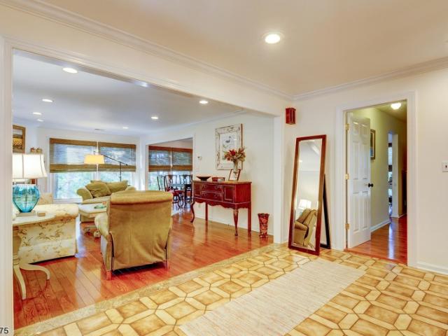 29 1St St