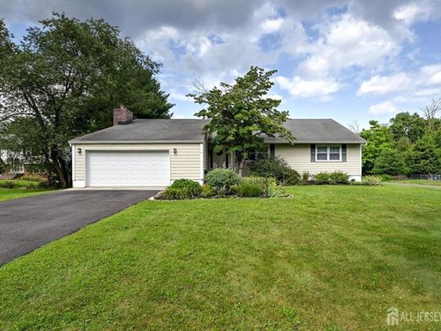 29 1st St, Franklin, NJ 08873