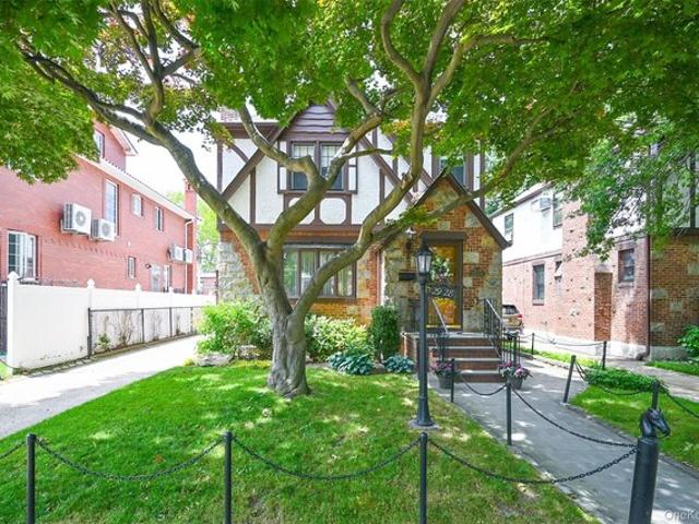29 28 th St, Flushing, NY 11358