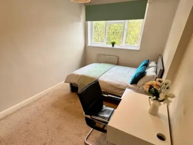 29, 29a, 31, 31a, 33, 33a, 35, 35a Glengall Grove, Cubitt Town, Tower Hamlets, E14 3NE, United Kingdom | Room for rent #166975521 | Rentberry