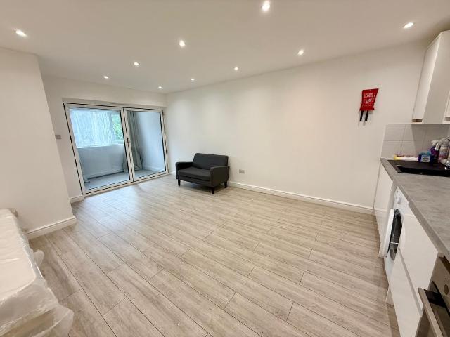 29 31 Claremont Road E17, 1 bed flat to rent, £1,600 pcm | PrimeLocation
