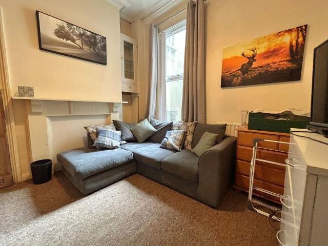 29 Tates Avenue, Belfast BT9 7BY
