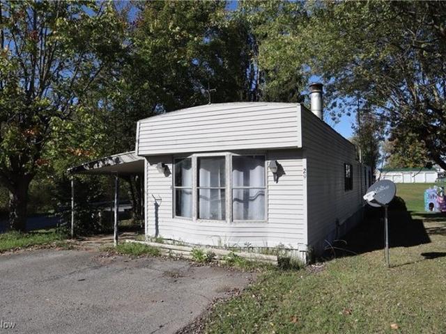 29 Thomas Dr, Middlefield, OH 44062