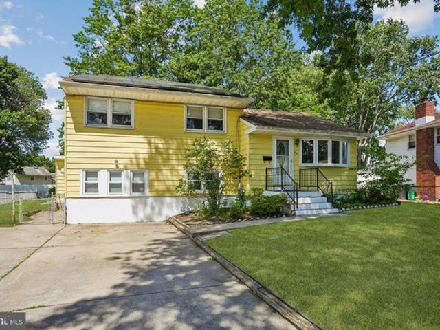 29 Trinity Pl, Barrington, NJ 08007
