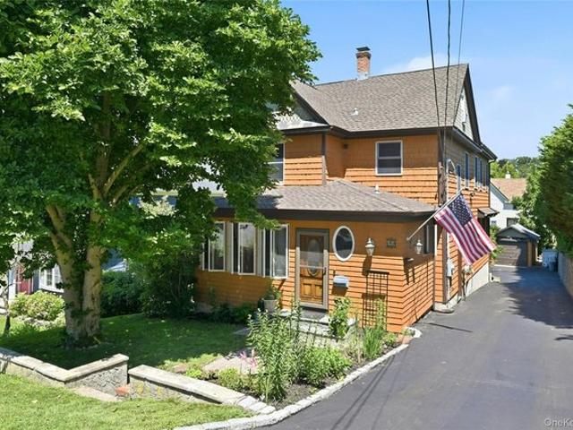 29 Vail St, Northport, NY 11768