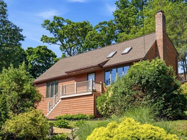 29 Vineyard Rd, Huntington, NY 11743