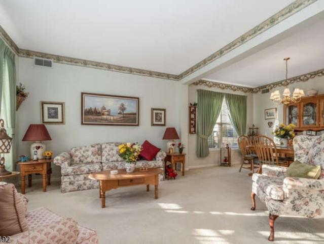 29 Victoria Dr