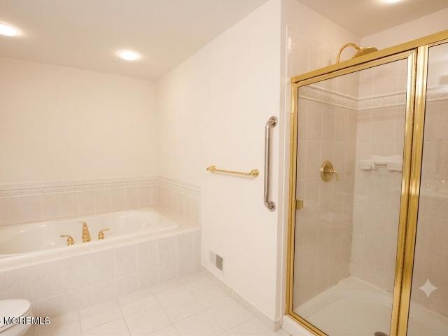 29 Village Dr, Eatontown, NJ 07724 | MLS #22619