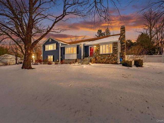 29 Walton Dr, Mahopac, NY 10541