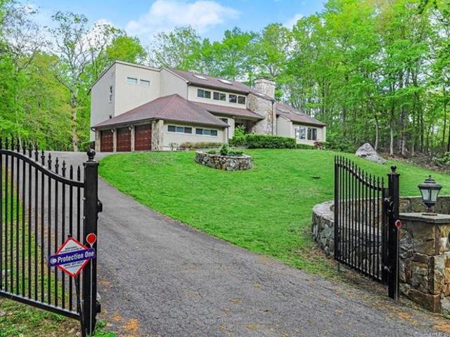 29 Walker Ln, Weston, CT 06883