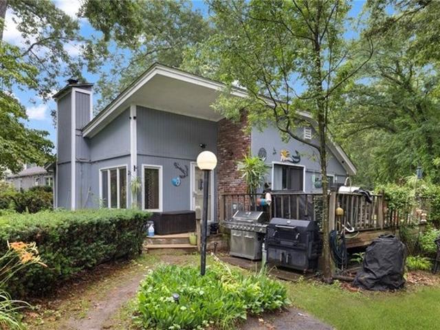 29 Weaver Rd, Johnston, RI 02919