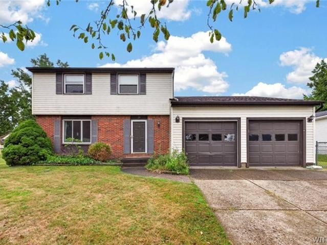 29 Woodgate Dr, Buffalo, NY 14227