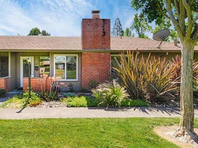 29 Woodgreen St, Santa Rosa, CA 95409