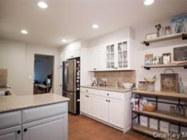 29 Woodlake E Drive