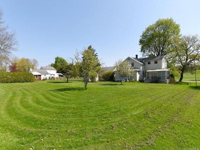 29 Woodside Rd, Cromwell, CT 06416