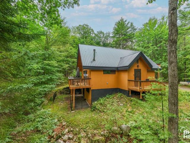 29 Algonquin Ln, Jay, NY 12941