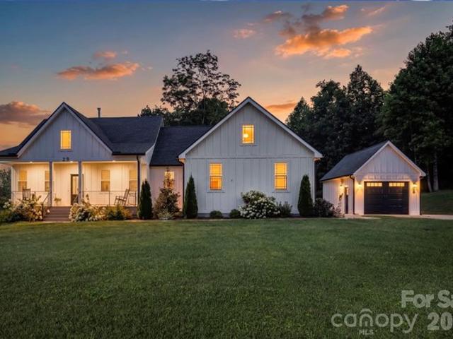 29 Banners Cottage Ln, Mills River, NC 28742
