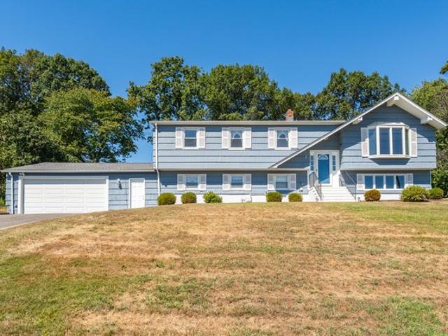 29 Benjamin Heights Dr, Milford, CT 06461