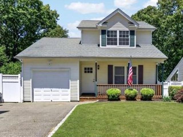 29 Beech Ave, Farmingville, NY 11738