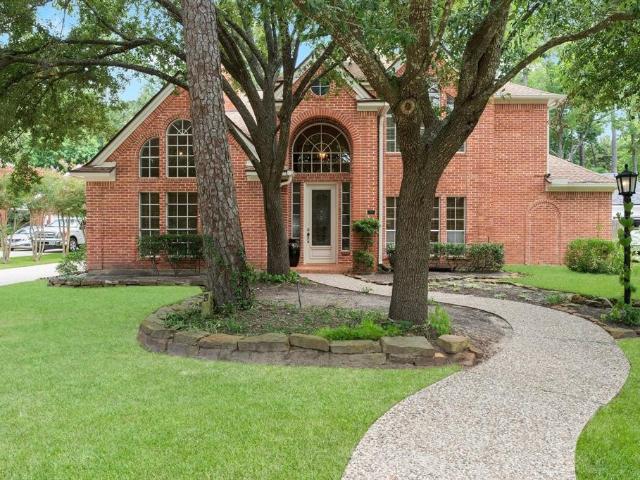 29 Berry Blossom Dr, The Woodlands, TX 77380 | MLS #32305 | Compass