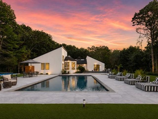 29 Blue Jay Way, East Hampton, NY 11937