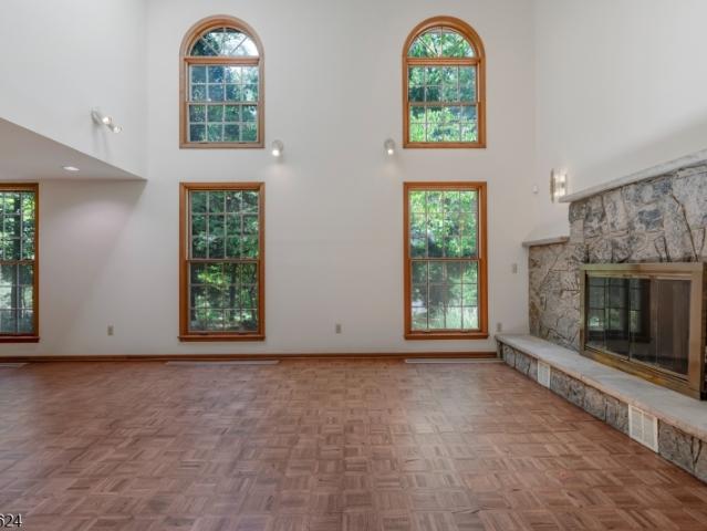29 Brook Dr