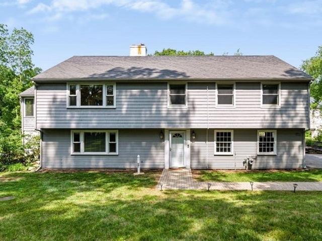 29 Canterbury Hill Rd, Topsfield, MA 01983