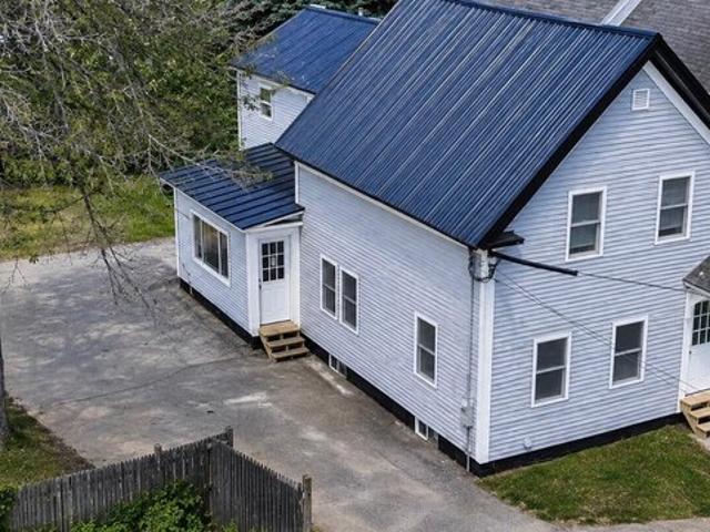 29 Carey Ln, Waterville, ME 04901