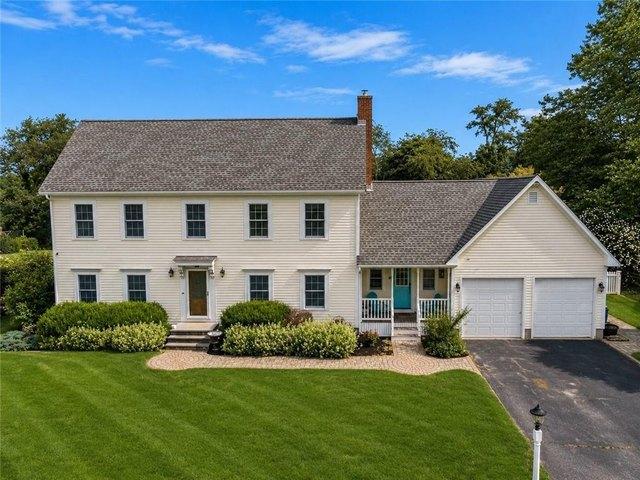 29 Chelsea Dr, Portsmouth, RI 02871