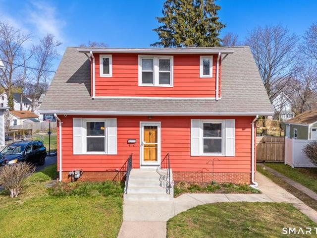 29 Chestnut St, West Haven, CT 06516