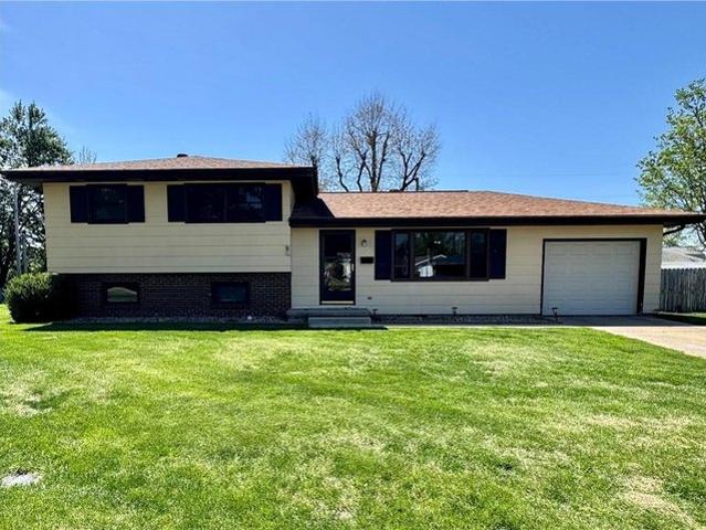 29 Circle Dr, Charleston, IL 61920