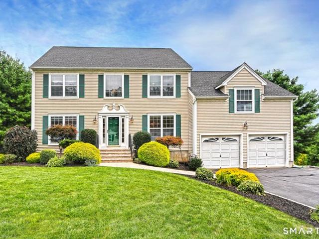 29 Commodore Hull Dr, Derby, CT 06418