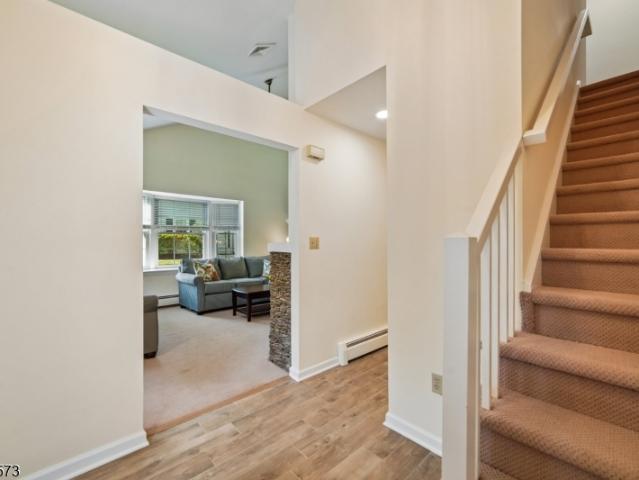 29 Coachlight Dr