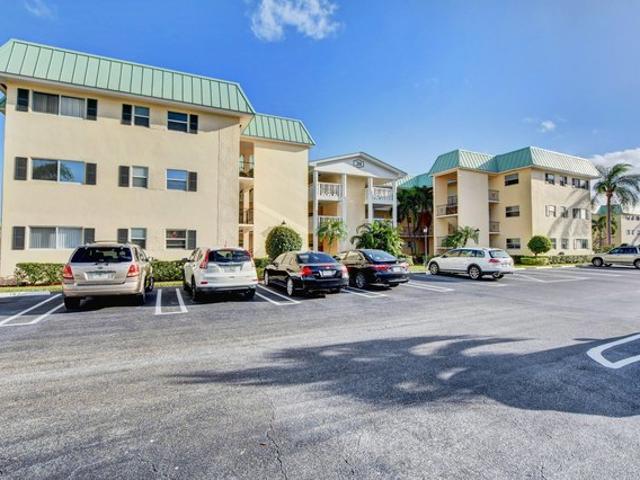 29 Colonial Club Dr Apt 202, Boynton Beach, FL 33435